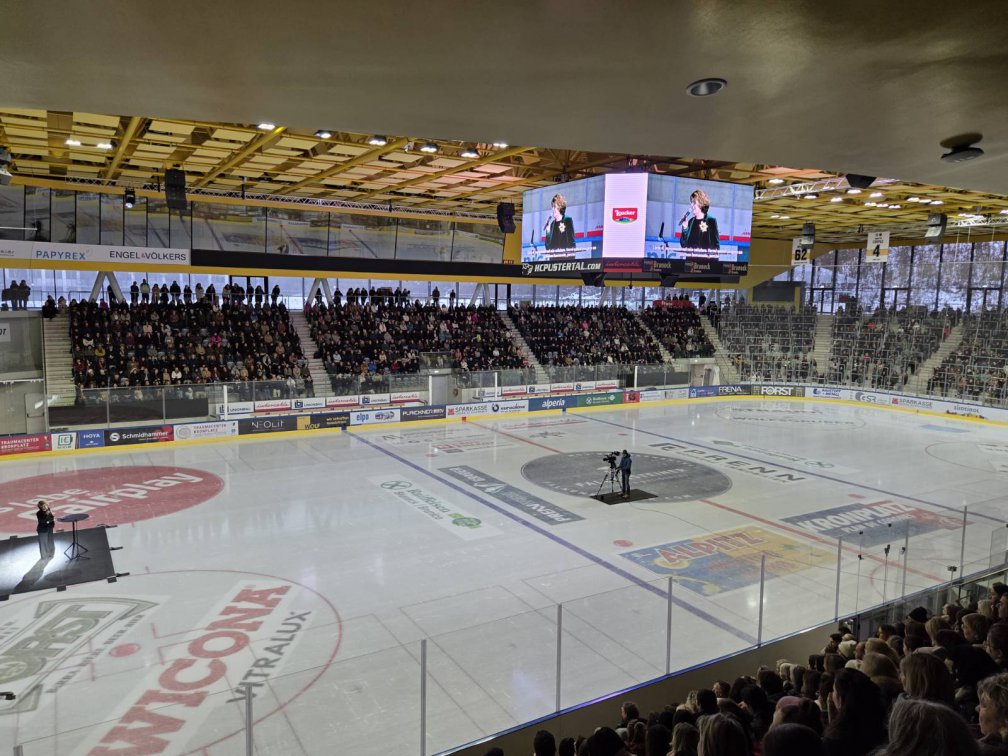 Erster Pustertaler Bildungskongress gastiert in der Intercable ARENA | Arena Bruneck